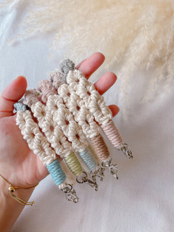 【選べる5色】スマホハンドストラップ/バイカラー/お花/マクラメ/くすみカラー/コットンロープ/スマホストラップ 携帯ストラップ ameri by okinawa 通販 16717693 ...