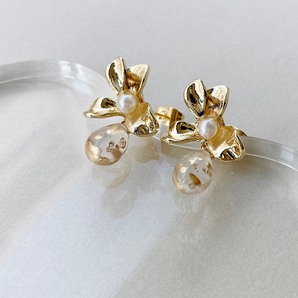 ゴールドフラワースパークルビーズピアス/イヤリング ピアス（スタッド・一粒） KOTTA（コッタ） 通販 16720038｜Creema(クリーマ)