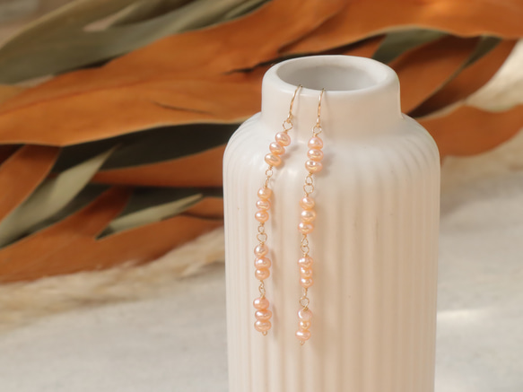 14kgf 3連パールフックピアス ナチュラルカラー ピアス（フック・チェーン） BROWN TABBY 通販｜Creema(クリーマ) 16722336