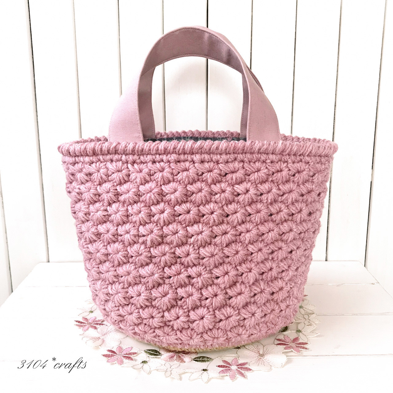 花模様のニットバッグ*持ち手布*内布付き*スモーキーピンク 花模様のニットバッグ*持ち手布*内布付き*スモーキーピンク