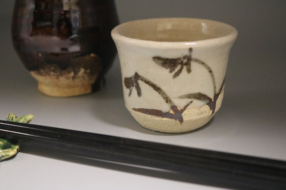 絵唐津ぐい呑み（作品番号G-047） おちょこ・ぐい呑み・徳利 森の丘陶房 通販 16747121｜Creema(クリーマ)