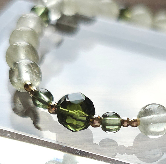 K18ミラーボール+モルダバイト+リビアングラスブレスレット ブレスレット 福猫 こまち 通販 16761678｜Creema(クリーマ)