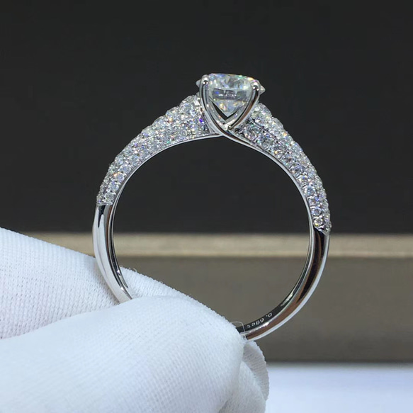 【newデザイン】輝くモアサナイト ダイヤ リング K18WG 指輪・リング ルイ 通販｜Creema(クリーマ)