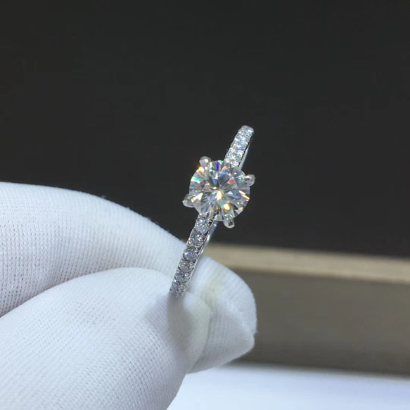 【newデザイン】0.5カラット モアサナイト ダイヤ リング K18WG 指輪・リング ルイ 通販｜Creema(クリーマ) 16776005