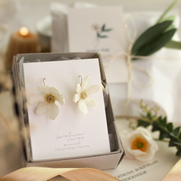 純白のクレマチス 14kgfピアス＊イヤリング＊No.187 イヤリング・ノンホールピアス saki 通販 16776866｜Creema(クリーマ)