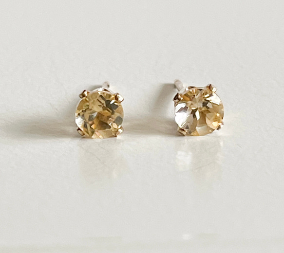 【P108 シトリン 4mm 14kgf ポジティブ 財アップ、仕事アップ、商売繁盛】 ピアス（スタッド・一粒） Renoncule 通販 16818558｜Creema(クリーマ)