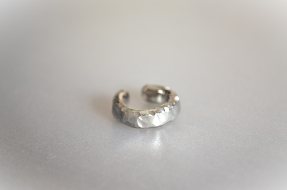 titanium ear cuff・チタンイヤーカフ・シルバーロックイヤー内径10mm イヤーカフ ねこへい工房（コブ） 通販｜Creema ...