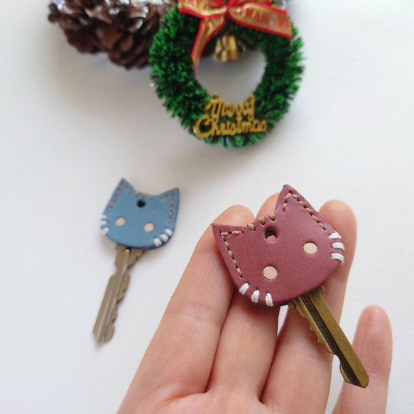 クリスマス限定【くすみカラーペアセット】革にゃんこキーカバー☆彡クリスマスラッピング キーリング OXIO-CRAFT（オキシオクラフト） 通販 16832358｜Creema(クリーマ)