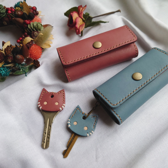 クリスマス限定【くすみカラーペアセット】革にゃんこキーカバー☆彡クリスマスラッピング キーリング OXIO-CRAFT（オキシオクラフト） 通販 16832358｜Creema(クリーマ)