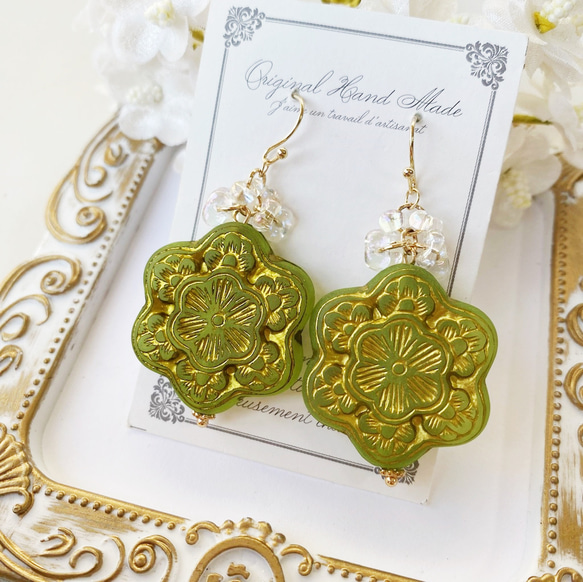 【300円】チェコビーズの可愛いピアスA253 ピアス（フック・チェーン） 花なななの花 通販 16839759｜Creema(クリーマ)