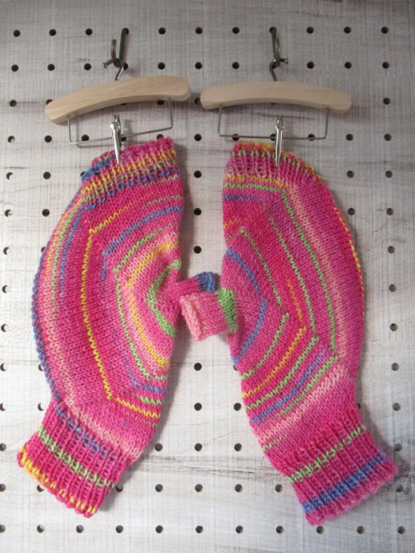 手編みハンドウォーマー Opal Memories 11003 Gl Ck Auf Dem Ponyhof 手袋・ミトン azulinco 通販｜Creema(クリーマ) 16843068