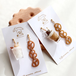 クマのマロンラテとプレッツェル ピアス/イヤリング ピアス（スタッド・一粒） PROOMY " ぷるーみぃ " 通販 16869002 ...