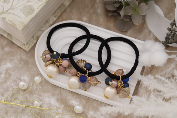 【ベージュ×ネイビー】くすみカラーのヘアゴムB Creema限定クリスマス2023 ヘアゴム Yoshiko BBD 通販 16874253｜Creema(クリーマ)