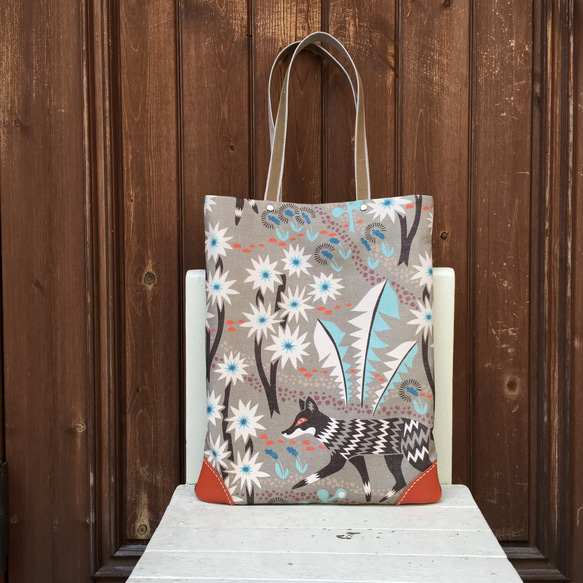 A4収納手提げバッグ お花畑とキツネ トートバッグ sugarbrown 通販 16895442｜Creema(クリーマ)