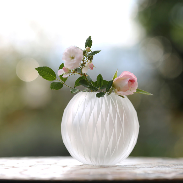 つむぎの花 半透明 切子ガラス 一輪挿し・花瓶・花器 Namry Glass 通販 16902422｜Creema(クリーマ)