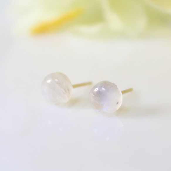 14KGF ムーンストーン 6mm 艶玉 一粒 ピアス ピアス（スタッド・一粒） Shain 通販｜Creema(クリーマ) 16950822