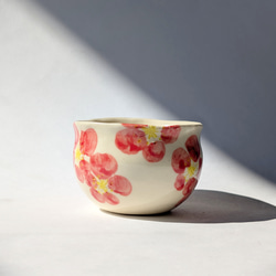 ★即納可能★ ぐい呑み／湯呑み 梅 手びねり C 湯呑み しののめラボ 通販 16963139｜Creema(クリーマ)