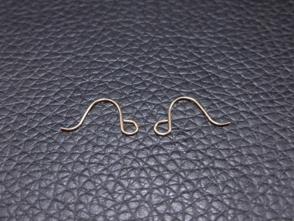 【14KGF】ピアスフック 1ペア イエローゴールドカラー 金具・チェーン KAZEYA－かぜやー 通販｜Creema(クリーマ) 16969500