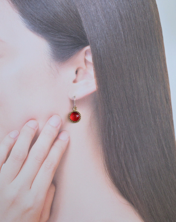 【Creema限定 ポイントアップ】赤い琥珀のアンティークな香り漂うピアス＊14kgf＊イヤリングに変更可能＊秋色* ピアス（スタッド・一粒） mey 通販 16989169｜Creema(クリーマ)