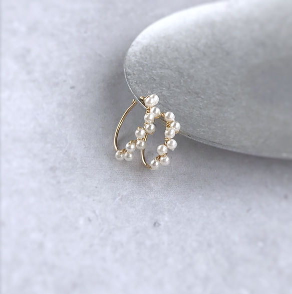 小さなパールのイヤーカフ 2点セット / 14kgf イヤーカフ ao. 通販 16998647｜Creema(クリーマ)
