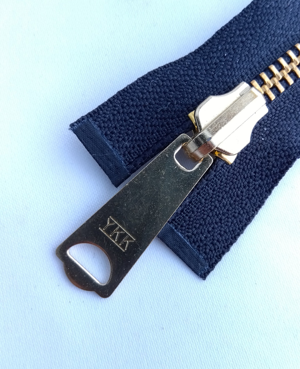 YKKオープンファスナー リバーシブルタイプ 100cm 黒地ゴールド金具 金具・チェーン zizikokuten（ジジコクテン） 通販 17024160｜Creema(クリーマ)