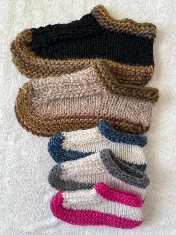 甲深め、ほっこりあったかルームシューズ ウール100％ 茶系ミックス*黒 スリッパ・ルームシューズ マリコ 通販｜Creema(クリーマ ...