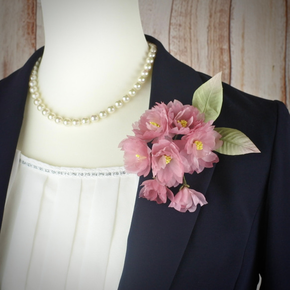 八重桜の布花コサージュ・紅紫色＊春＊卒業式＊入学式 コサージュ 布花 ポルトボヌール 通販 17093191｜Creema(クリーマ)
