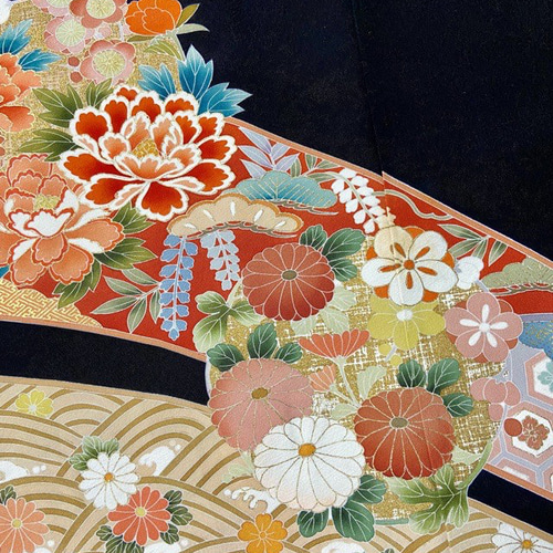 着物リメイク 吉祥紋様 刺繍 四季の花尽し 黒留袖ドレス Aライン 着物リメイク 吉祥紋様 刺繍 四季の花尽し 黒留袖ドレス Aライン