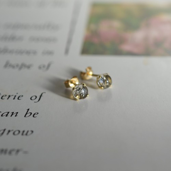 セール＊ 14kgf 小さな トルマリンクォーツ スタッドピアス ラウンド カボション 宝石質 3A こぼれ sale ピアス（スタッド・一粒 ...