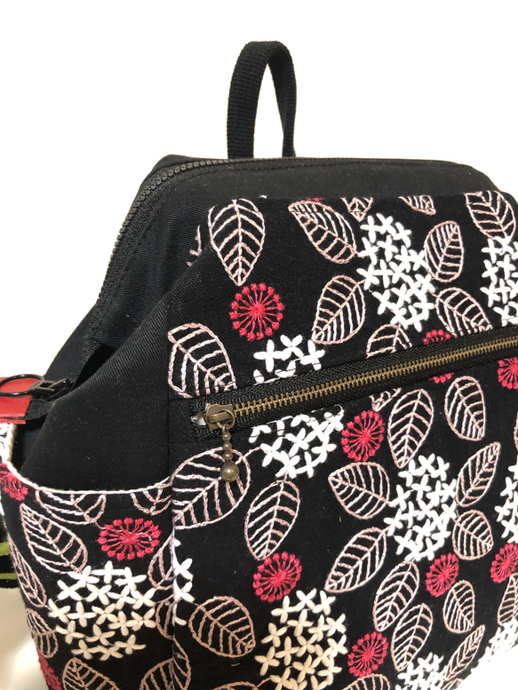 大人のリュック 黒系刺繡 リュック・バックパック tumugi 通販｜Creema(クリーマ) 17113257