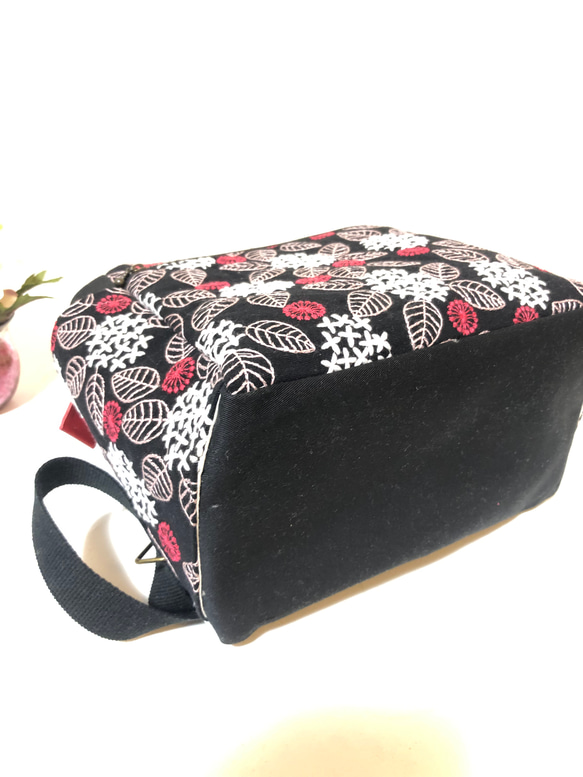 大人のリュック 黒系刺繡 リュック・バックパック tumugi 通販｜Creema(クリーマ) 17113257