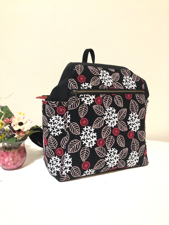 大人のリュック 黒系刺繡 リュック・バックパック tumugi 通販｜Creema(クリーマ) 17113257