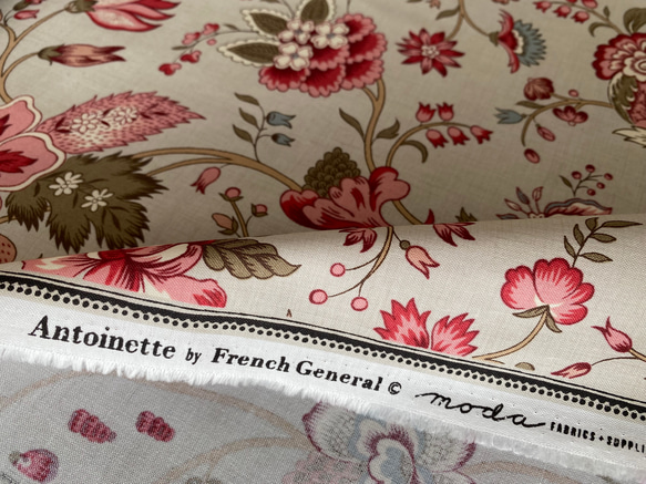 ハーフカットsize！『Moda モダ Antoinette アンティーク調の花柄！ベージュ』～52×50㎝カット済み～ 生地 Blanc ...