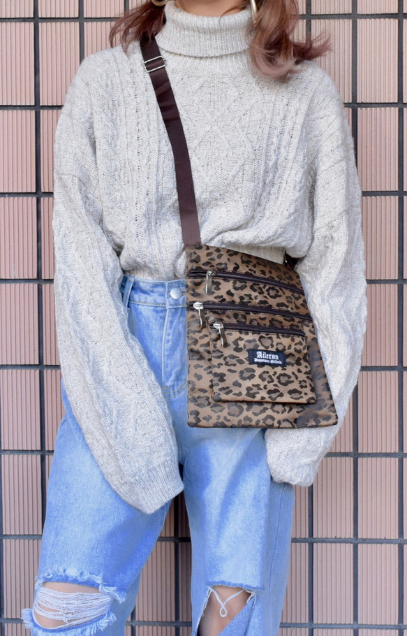 ADG LEOPARD SACOCHE BAG サコッシュ ブラウン 茶色 ヴィンテージレトロ サコッシュ A.D.G®︎ 通販 ...