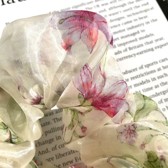 春色新作2024 Crema限定作品【花あつめ 春のワルツ】おしゃれな大人のためのオーガンジーシュシュ シュシュ Tiare 8 通販 17150823｜Creema(クリーマ)