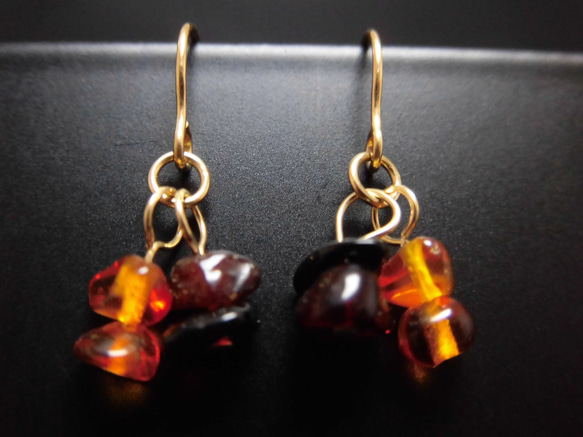 【感謝sale】【14KGF】2色のバルティックアンバー（琥珀）のシンプルピアス 795 ピアス（フック・チェーン） KAZEYA－かぜやー 通販 17154051｜Creema(クリーマ)