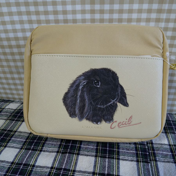 R-717 手描き うさぎのガジェットポーチです。 ポーチ CECIL 通販 17186398｜Creema(クリーマ)