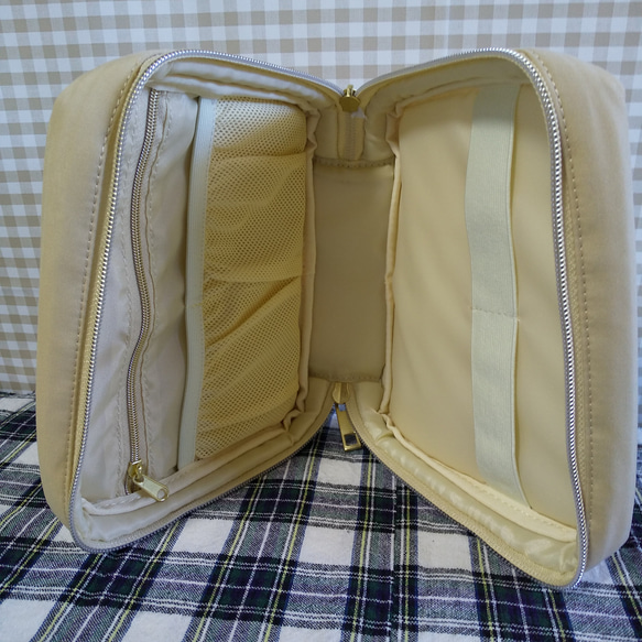 R-717 手描き うさぎのガジェットポーチです。 ポーチ CECIL 通販 17186398｜Creema(クリーマ)