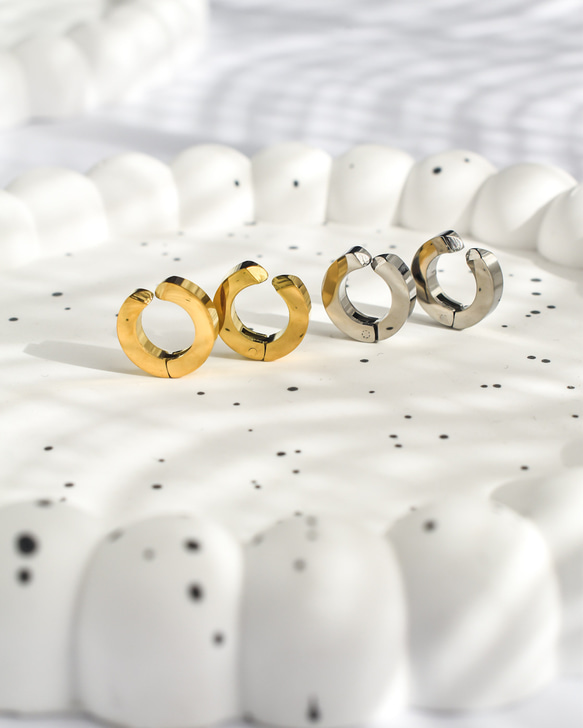 つけっぱなしOK♡イヤーカフ/316L/18K仕上げ/金属アレルギー対応 イヤーカフ Kyanz’y金属アレルギー対応ストア 通販 17198491｜Creema(クリーマ)