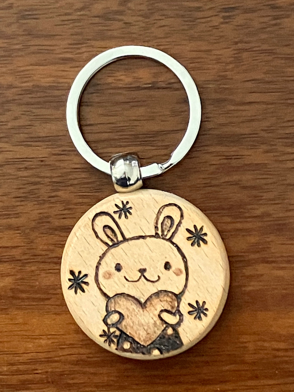 木製キーホルダー ♡名入れ無料♡ うさぎ ウッドバーニング キーリング ベル★ 通販 17206205｜Creema(クリーマ)