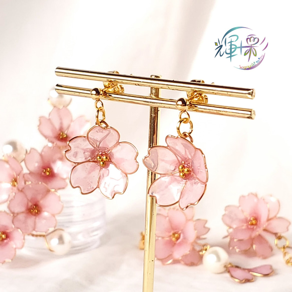 『揺れる桜《type2》』 (No.76)のピアス・イヤリング ピアス（スタッド・一粒） 輝十彩*かがやきといろ* 通販 17209164 ...