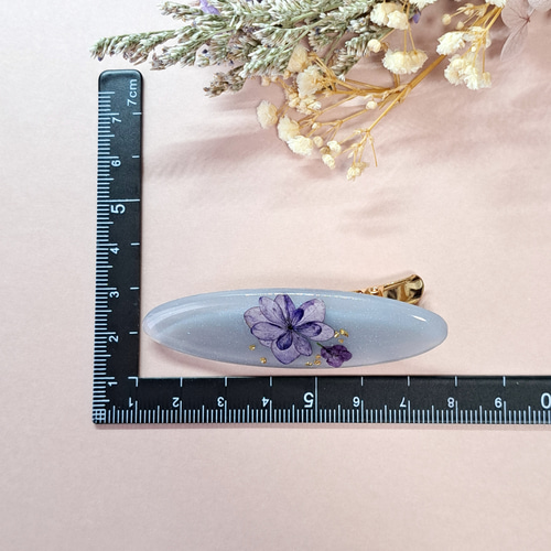 R87】パールグレーのレジンヘアクリップ ドライフラワー 押し花 R87】パールグレーのレジンヘアクリップ ドライフラワー 押し花