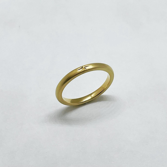 甲丸リング(ゴールド) SV925+18KGP K10 K18 ペアリング ヘアライン 星型 彫金 文字入れ 指輪・リング CREAR(クレア) 通販 17217165｜Creema(クリーマ)