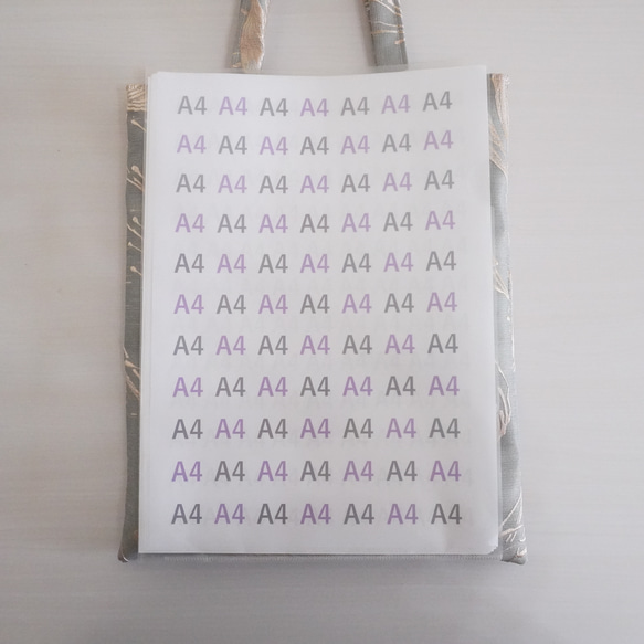 【3日以内発送・送料無料】A4が入る！くすみブルーベースにお花模様のトートバッグ-オプション有 トートバッグ charlotte's 通販 17262572｜Creema(クリーマ)