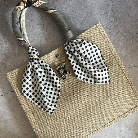 イニシャルオーダー可能 ️ビーズイニシャル刺繍とデッドストックスカーフのマイジュートバッグA4サイズ かごバッグ Oh!FANTASTICO 通販 17311852｜Creema(クリーマ)