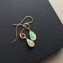 Sold★《遊色ギラギラ★一点もの》エチオピアンオパール シンプルひと粒ピアス14kgf（C） ピアス（フック・チェーン） Aloali-R 通販 17318060｜Creema(クリーマ)
