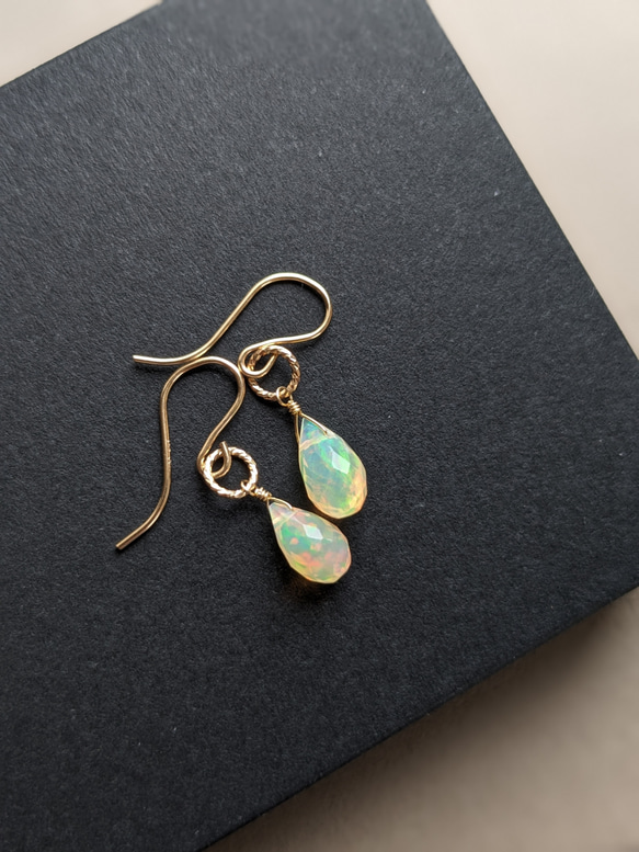 Sold★《遊色ギラギラ★一点もの》エチオピアンオパール シンプルひと粒ピアス14kgf（C） ピアス（フック・チェーン） Aloali-R 通販 17318060｜Creema(クリーマ)