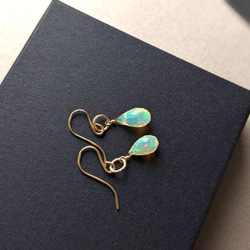Sold★《遊色ギラギラ★一点もの》エチオピアンオパール シンプルひと粒ピアス14kgf（C） ピアス（フック・チェーン） Aloali-R 通販 17318060｜Creema(クリーマ)