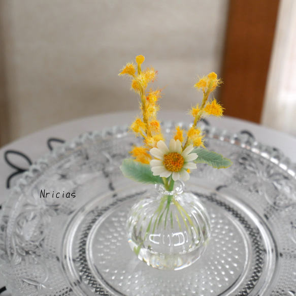 （訳ありセール）ちょこんとさん。 ミモザ マトリカリア クレイフラワー NO.MWM1-M6B アートフラワー Nricias 通販 17326058｜Creema(クリーマ)