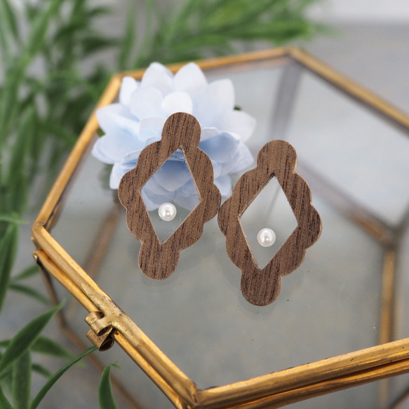 ピアス floating rhombus 木材：ウォルナット 受注制作（制作期間3日～） ピアス（スタッド・一粒） Qucco 通販 ...